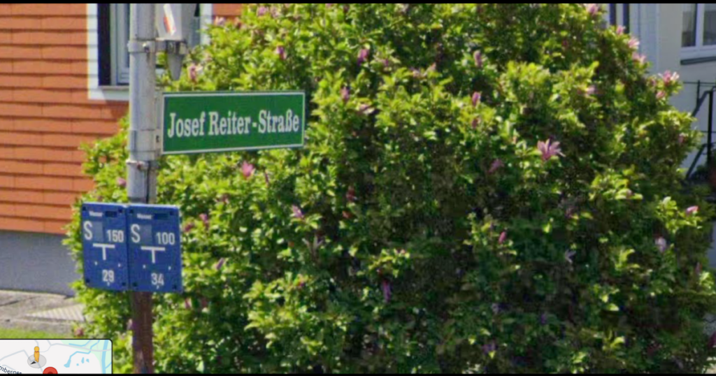 MKÖ: Braunau moet ereburgerschap van Hitlers vertrouweling intrekken