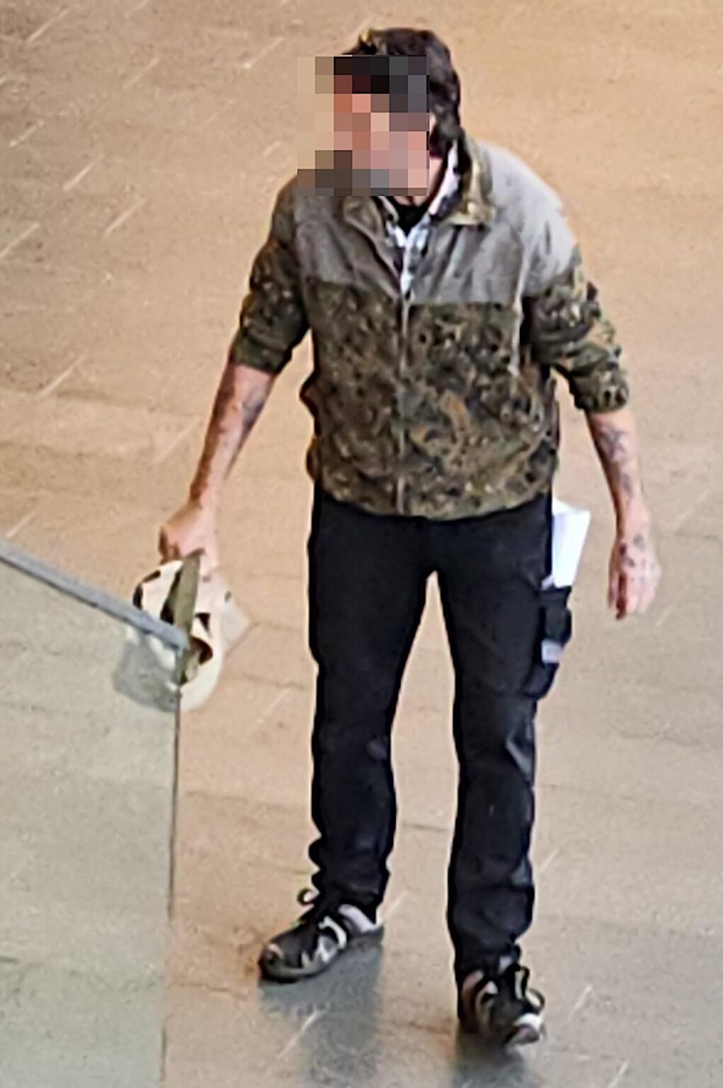 Pytel mouky s císařským orlem a svastikou