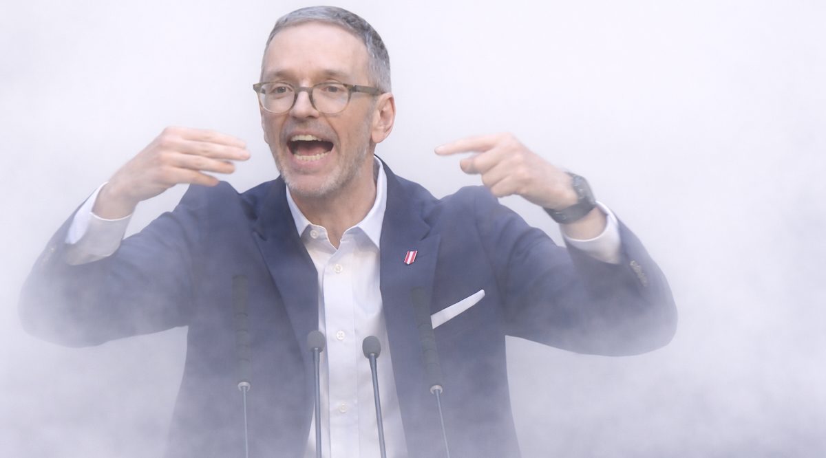 FPÖ újévi találkozó: Kickl a ködben