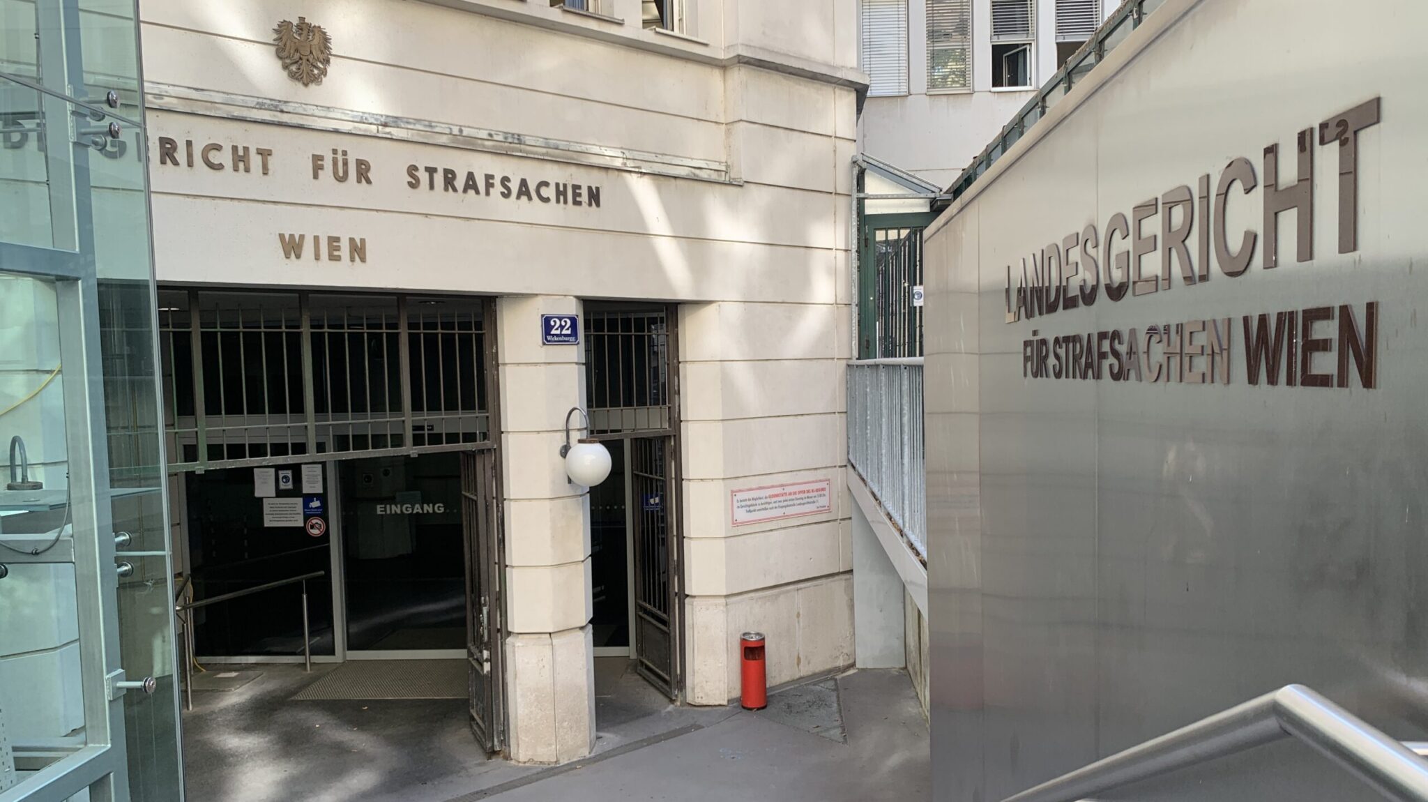 Réttarhöld: Gyðingahatursmaðurinn með þríhyrninginn